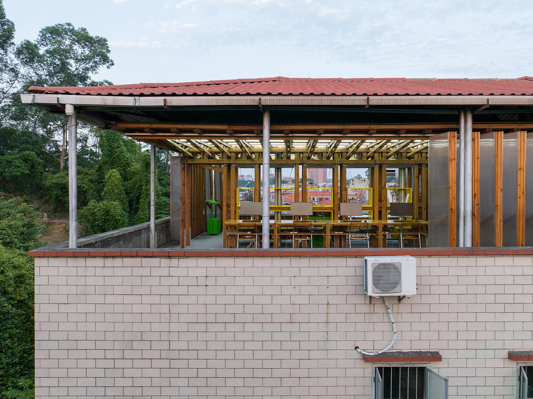 The Mobile Office in the gap of urban village by LLC Studio - 谷德设计网