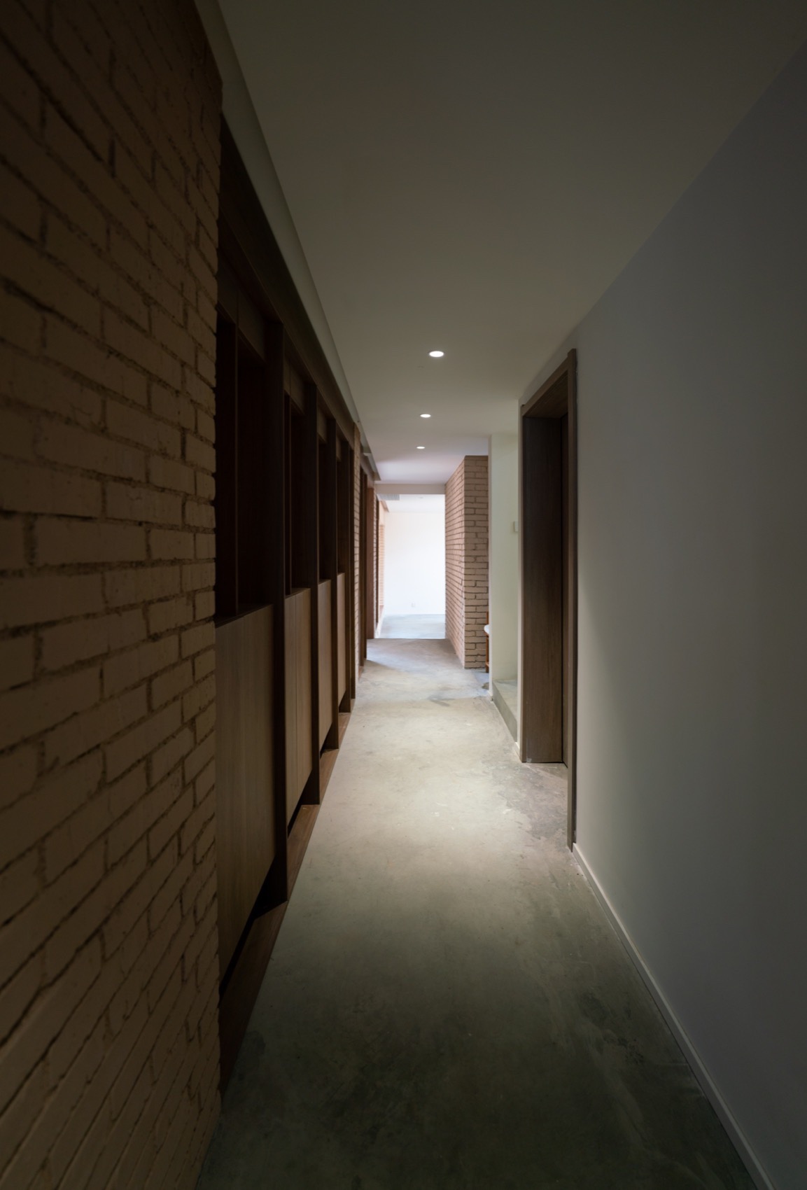 House between the walls by Archstay Architects（XAUAT） - 谷德设计网