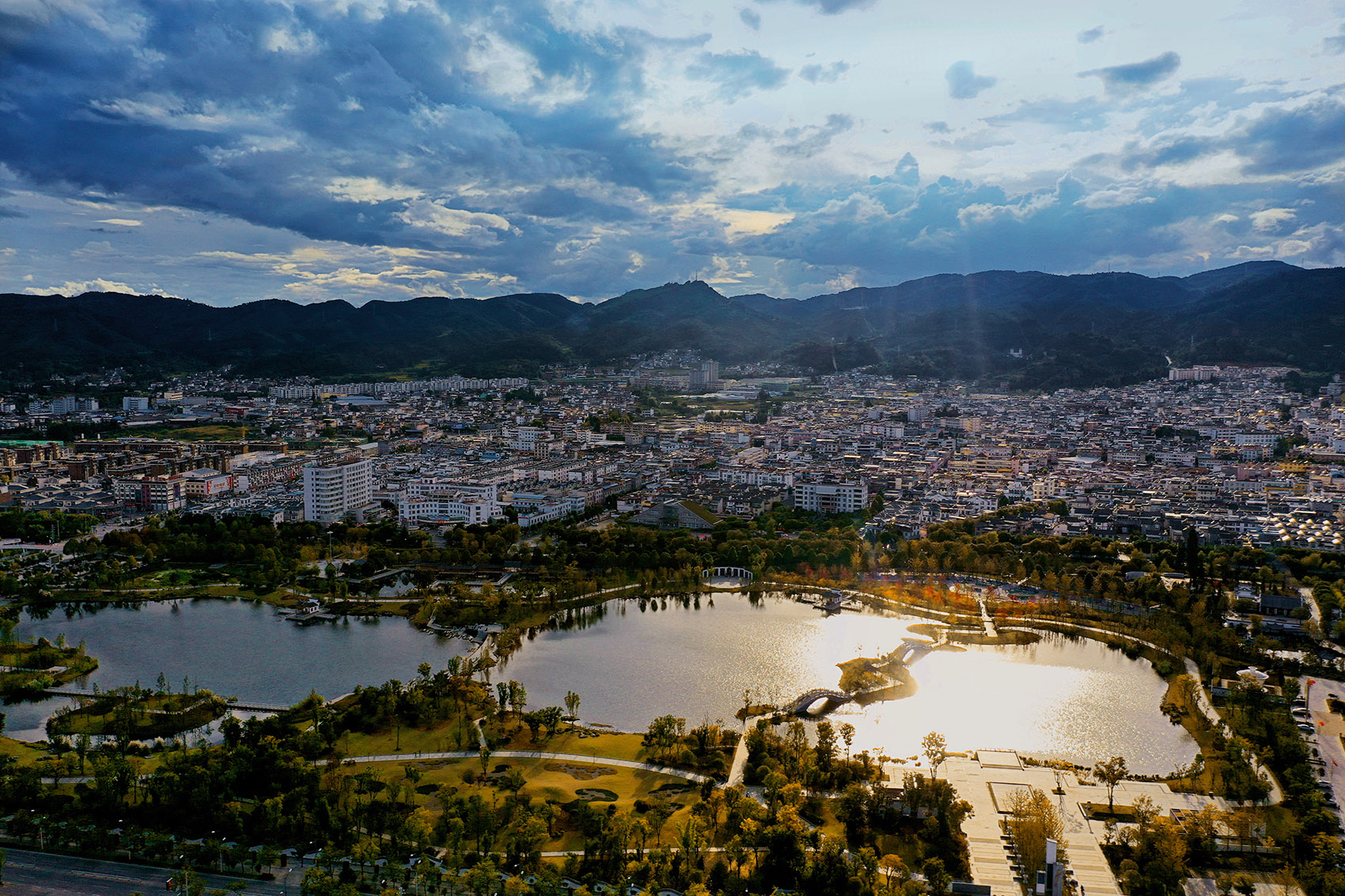Youdian River Park System in Core Town Area by yǒu Landscape - 谷德设计网