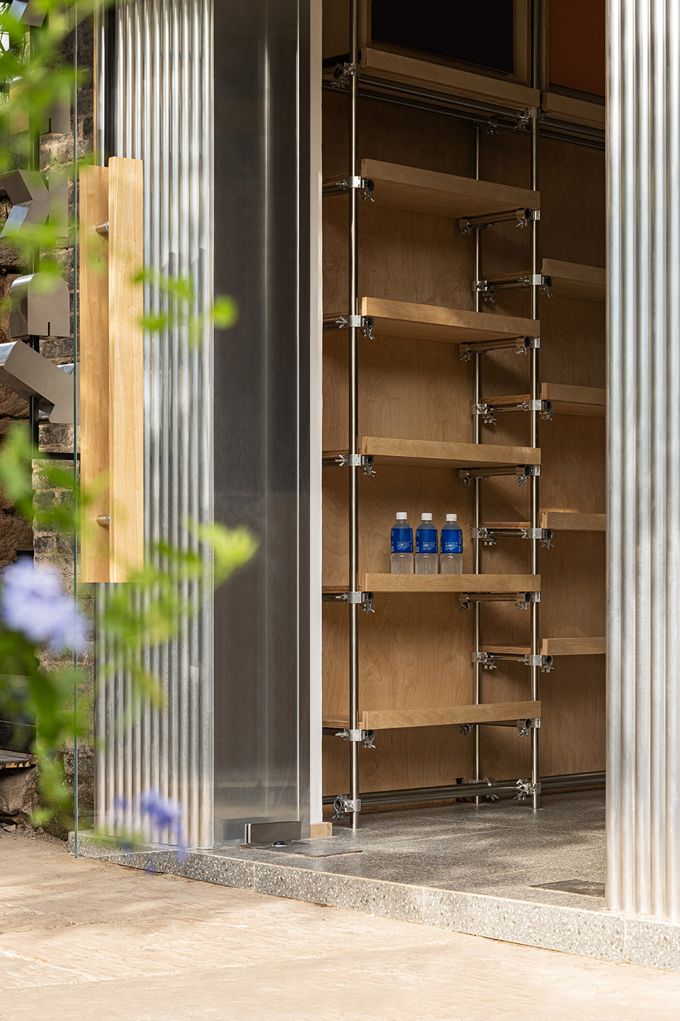 Uncle Kaka’s Convenience Store by Inception Design Studio - 谷德设计网