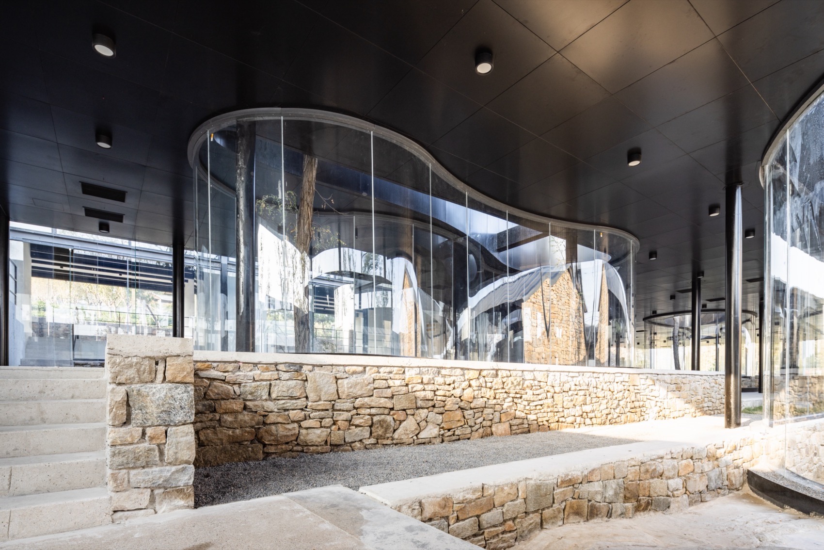 Chaoyuan Mount. village lobby by Kong Xiangwei Studio - 谷德设计网