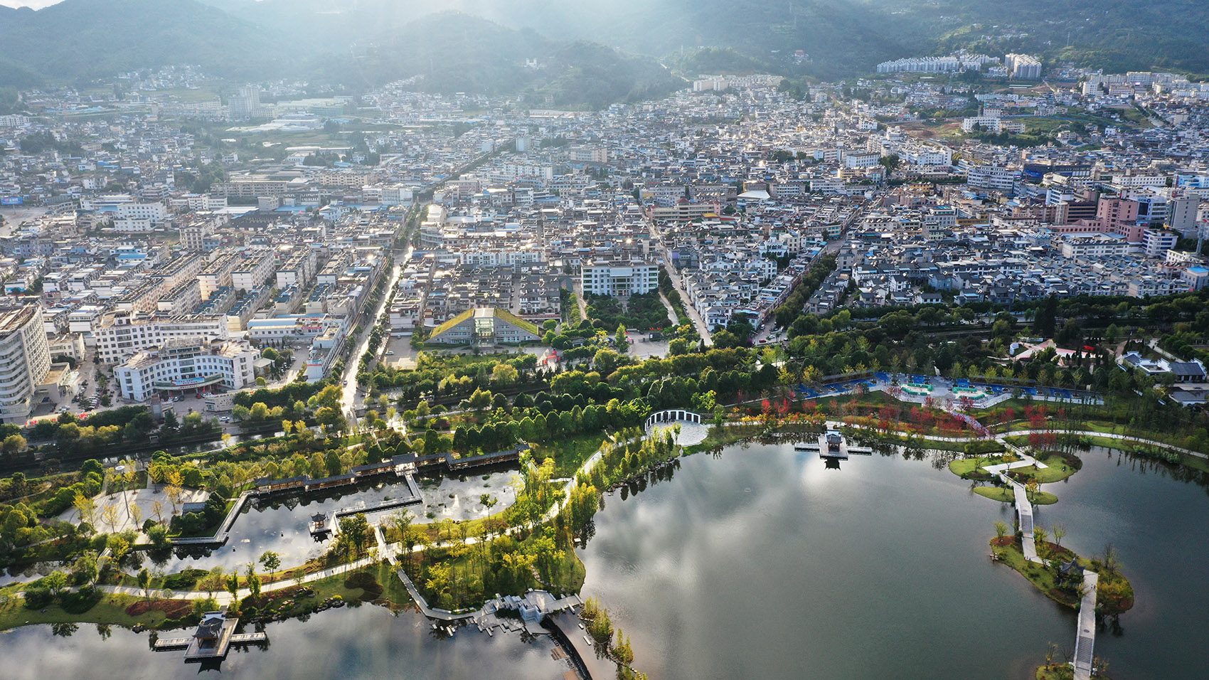 Youdian River Park System in Core Town Area by yǒu Landscape - 谷德设计网