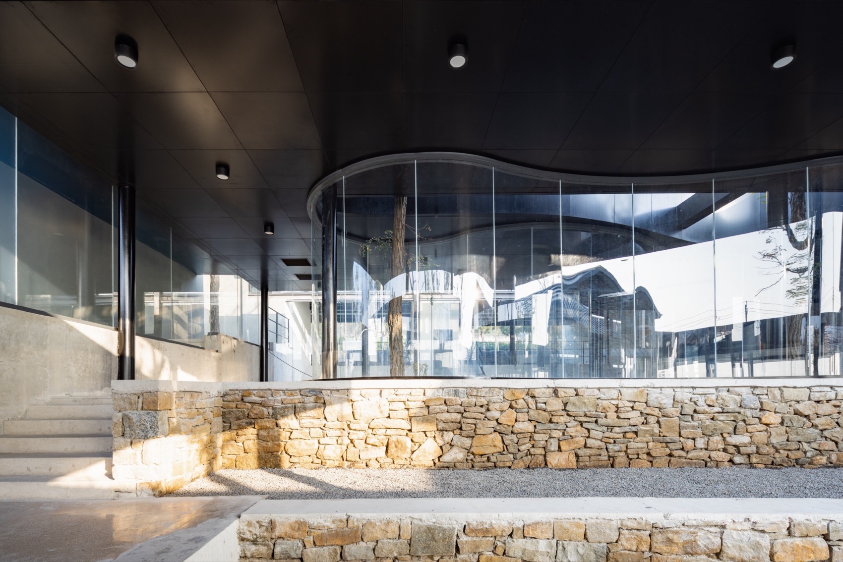 Chaoyuan Mount. village lobby by Kong Xiangwei Studio - 谷德设计网