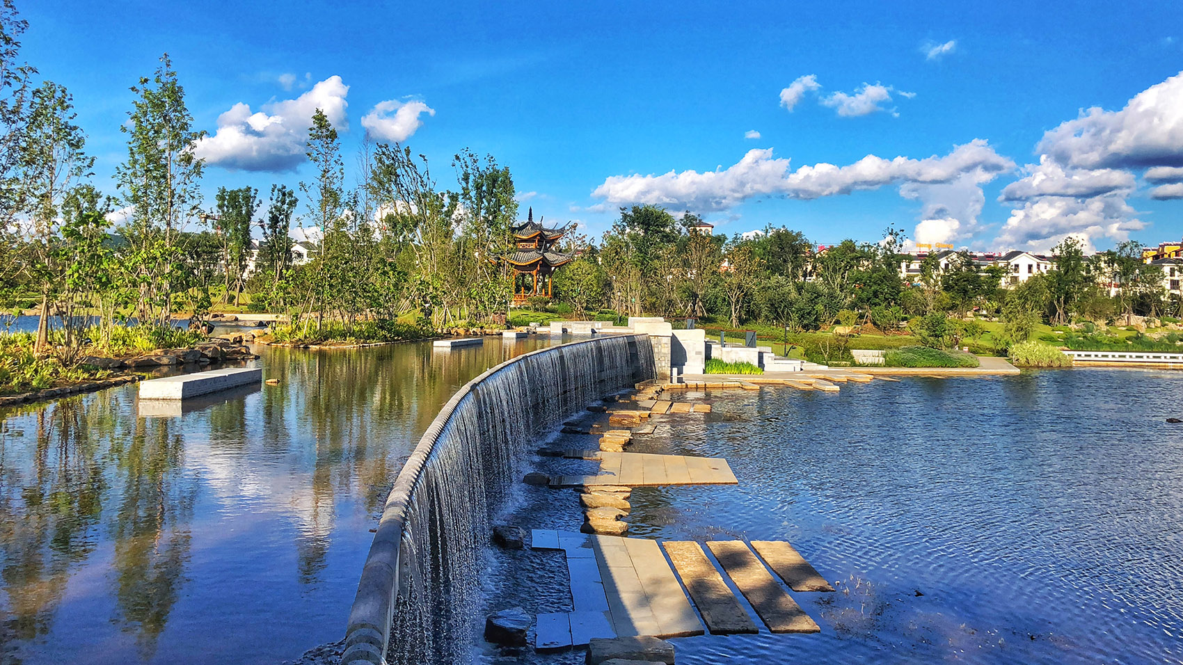 Youdian River Park System in Core Town Area by yǒu Landscape - 谷德设计网