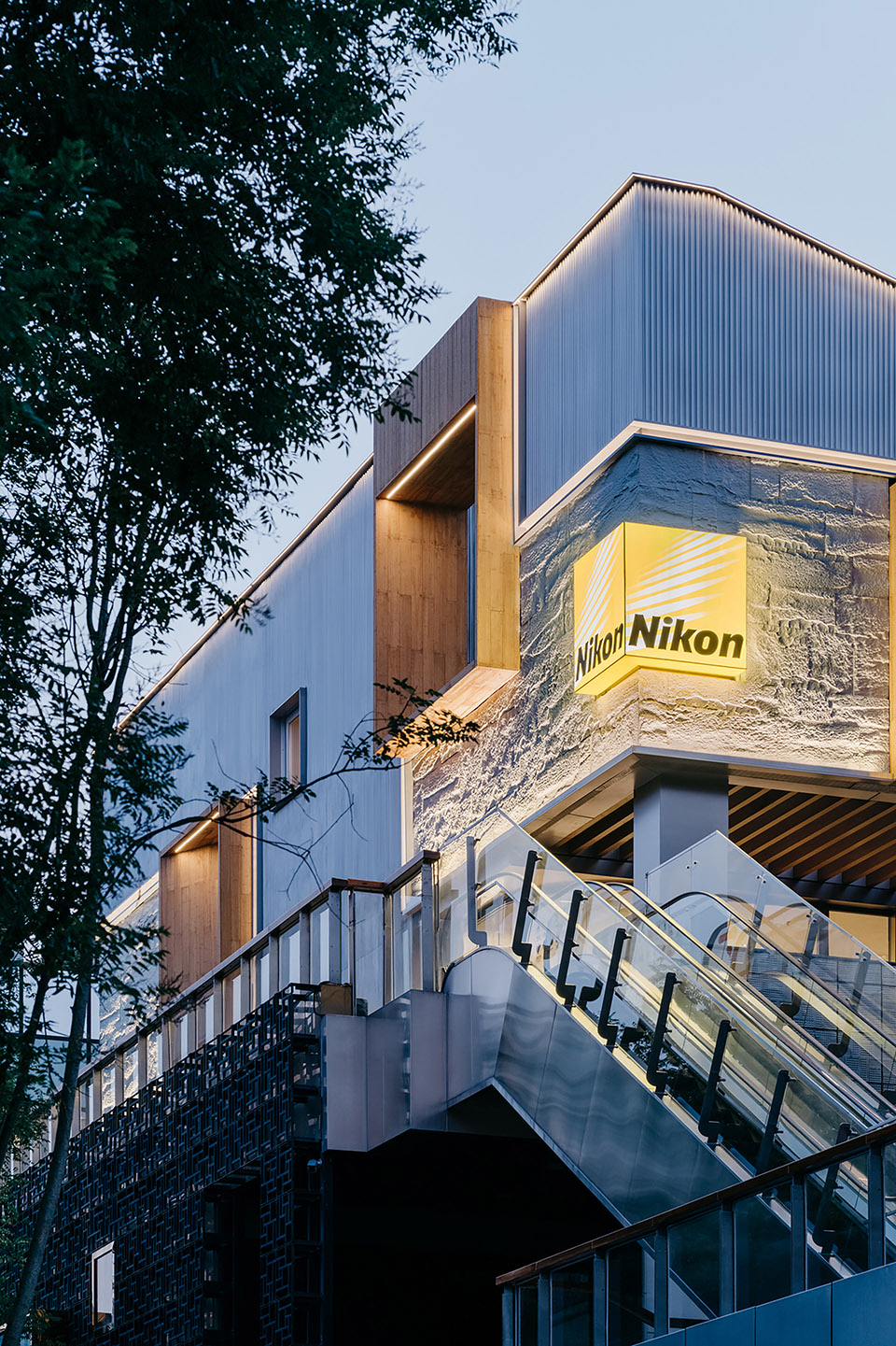 Nikon Beijing Flagship by Lukstudio - 谷德设计网