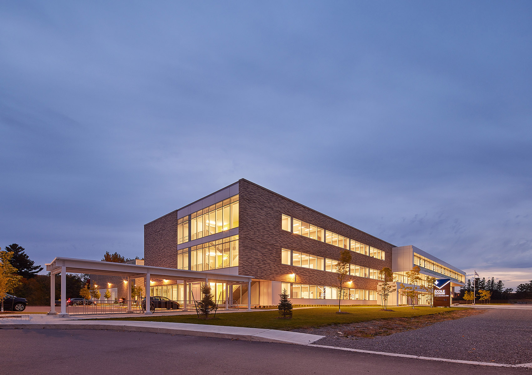 École secondaire de la Nouvelle-Ère by Birtz Bastien Beaudoin Laforest ...