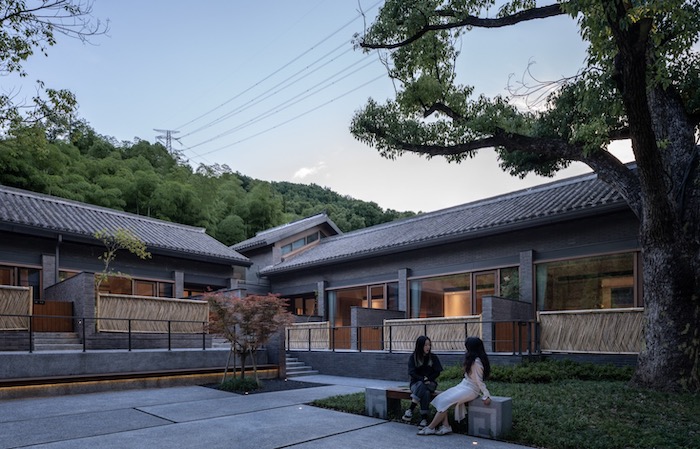 Dongming Mountain Forest Park Visitor Center by GLA design - 谷德设计网