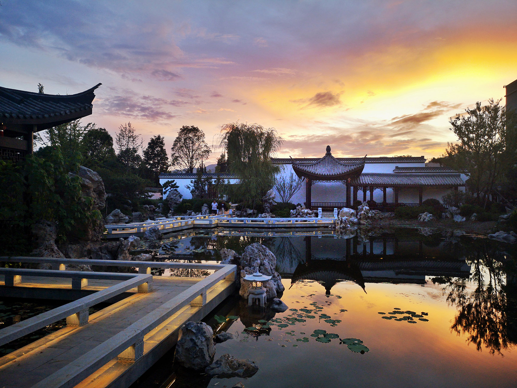 Youdian River Park System in Core Town Area by yǒu Landscape - 谷德设计网