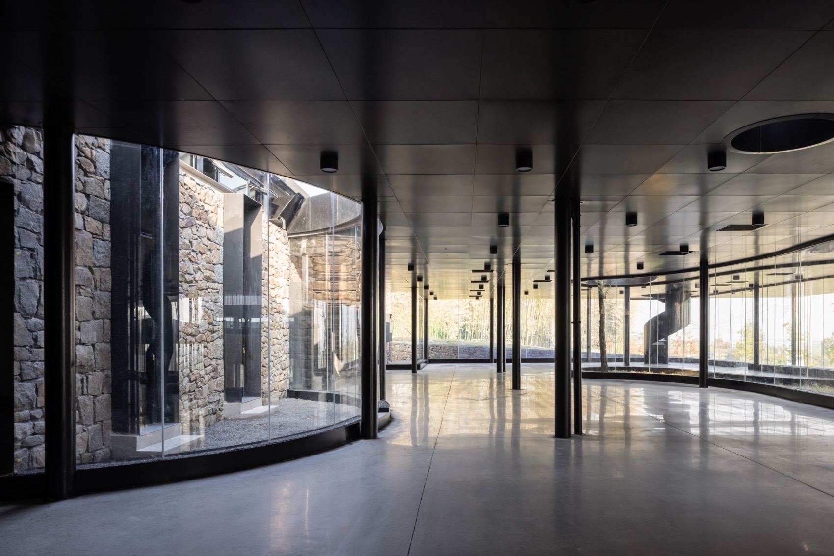 Chaoyuan Mount. village lobby by Kong Xiangwei Studio - 谷德设计网