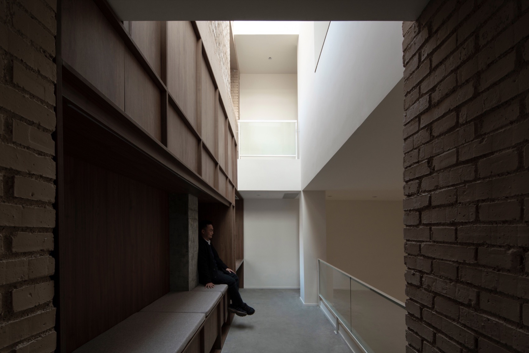 House between the walls by Archstay Architects（XAUAT） - 谷德设计网