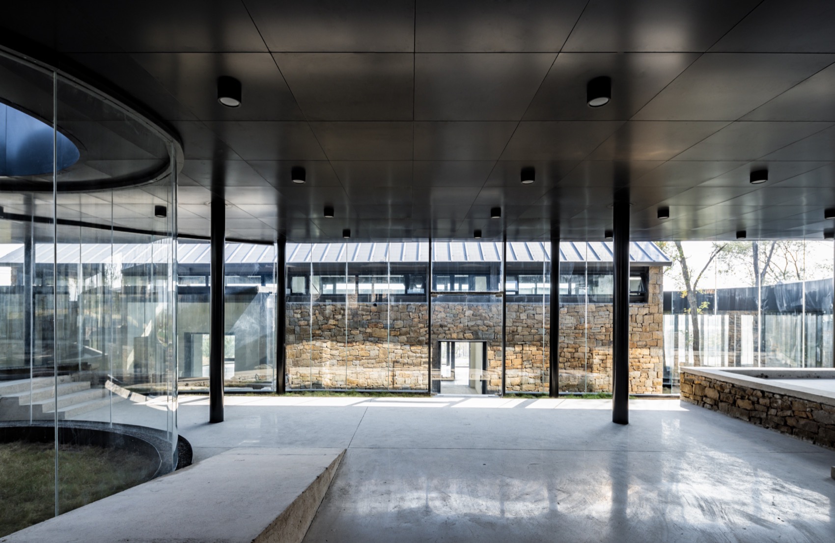 Chaoyuan Mount. village lobby by Kong Xiangwei Studio - 谷德设计网