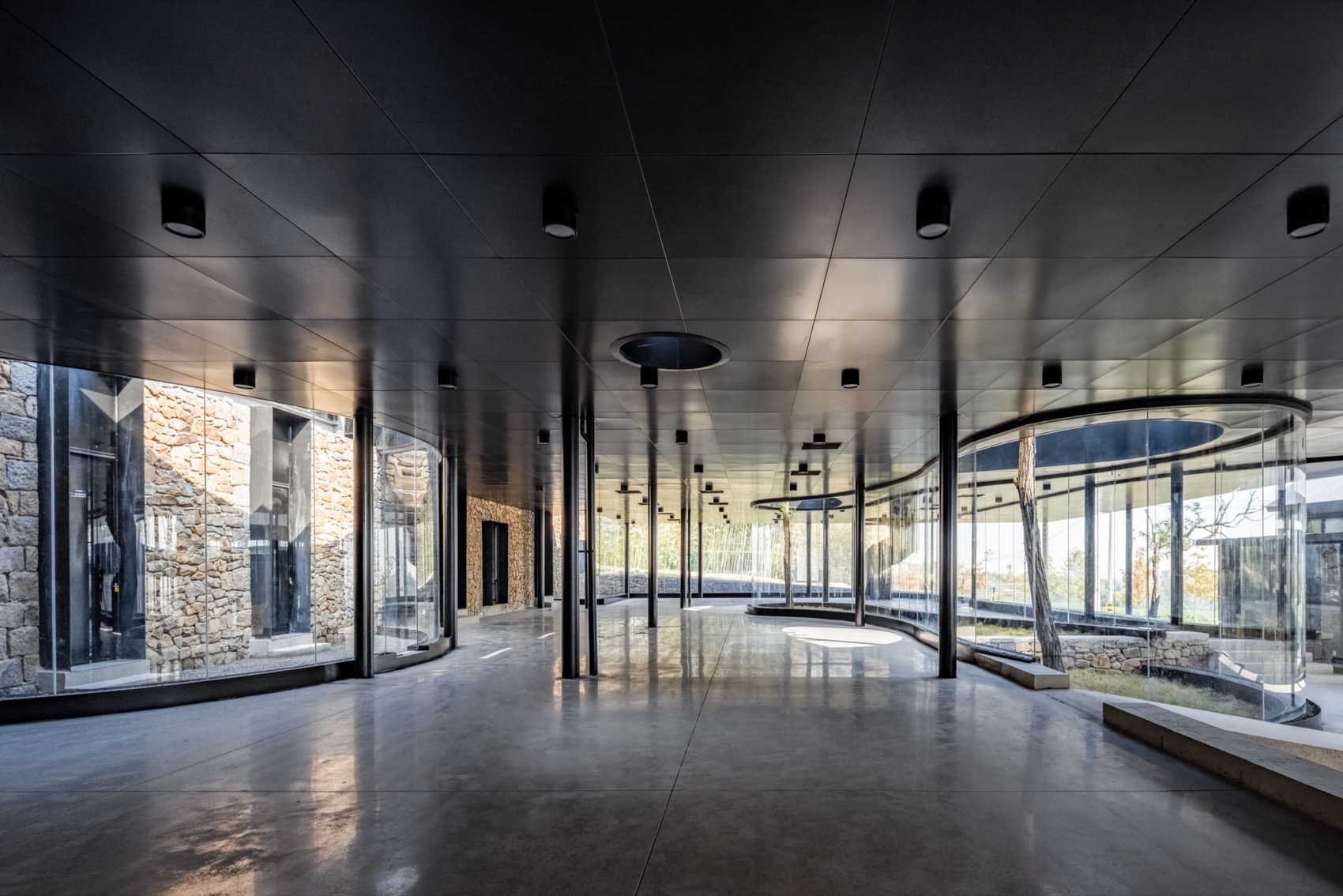 Chaoyuan Mount. village lobby by Kong Xiangwei Studio - 谷德设计网