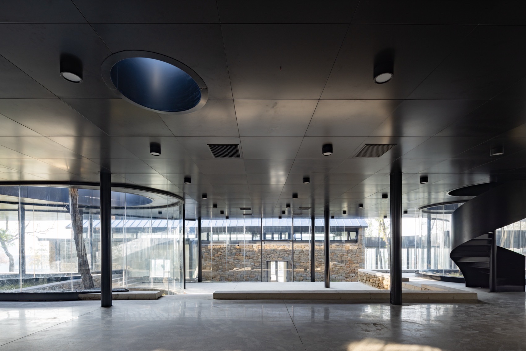 Chaoyuan Mount. village lobby by Kong Xiangwei Studio - 谷德设计网