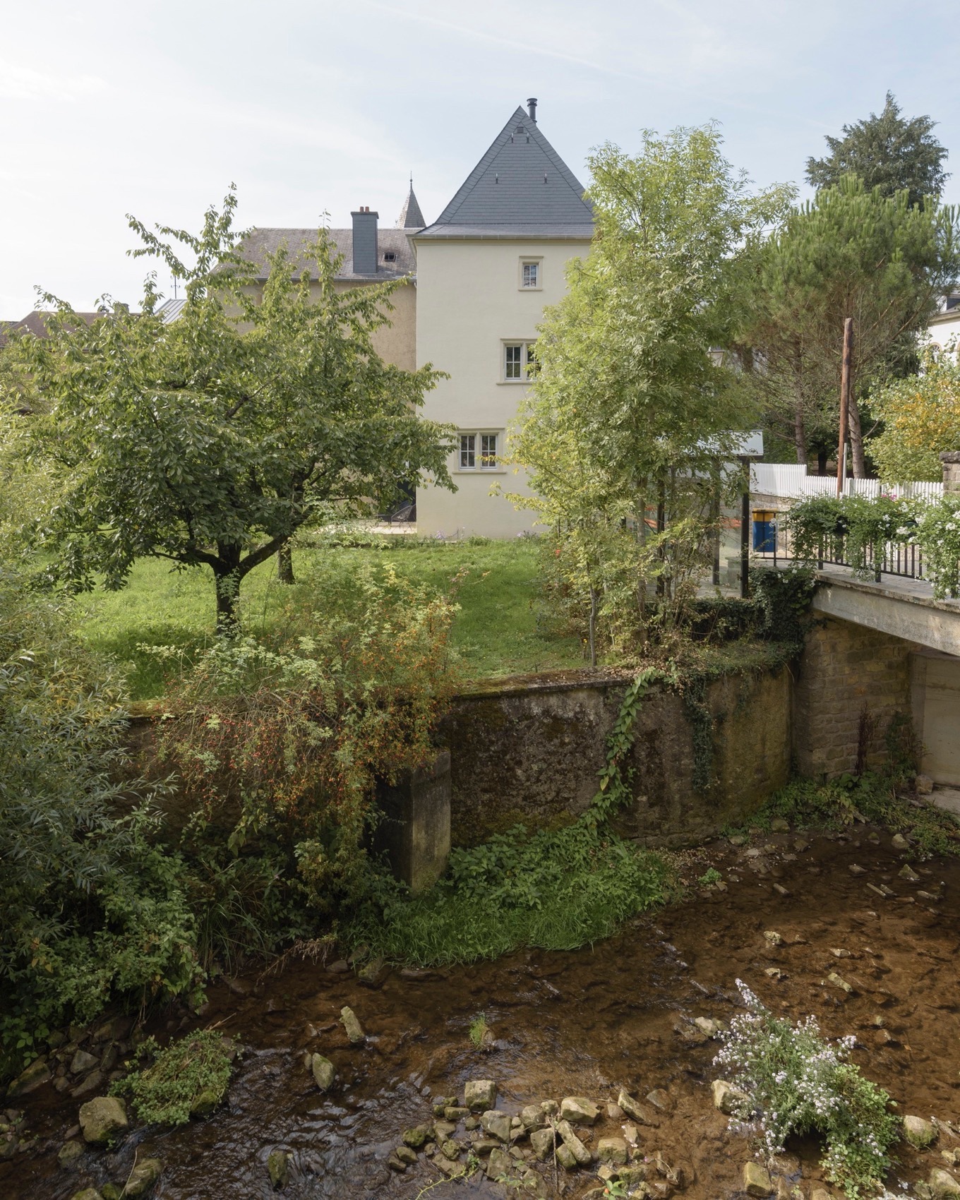 ower ower lodge in listed tower by 2001 TBSI & Elementar - 谷德设计网