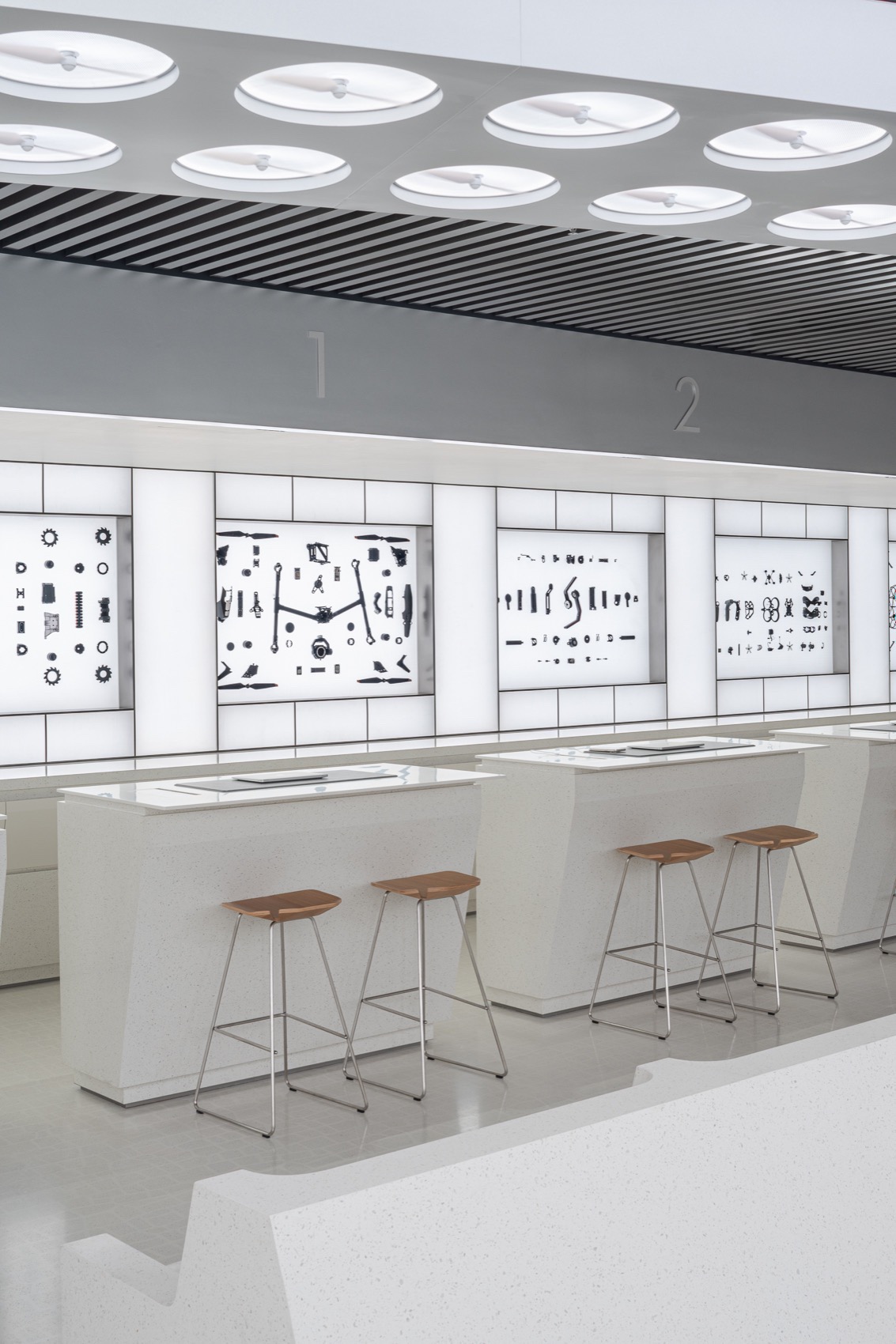 DJI Flagship Store by Various Associates - 谷德设计网