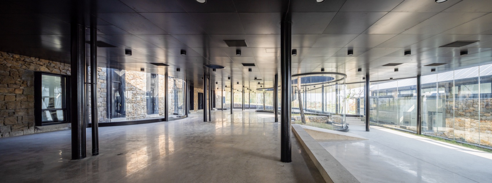 Chaoyuan Mount. village lobby by Kong Xiangwei Studio - 谷德设计网