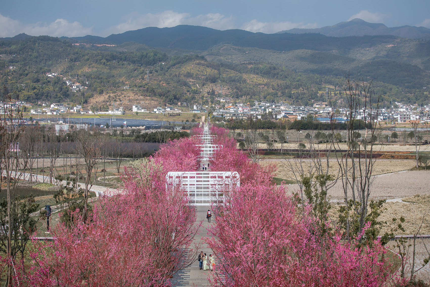 Youdian River Park System in Core Town Area by yǒu Landscape - 谷德设计网