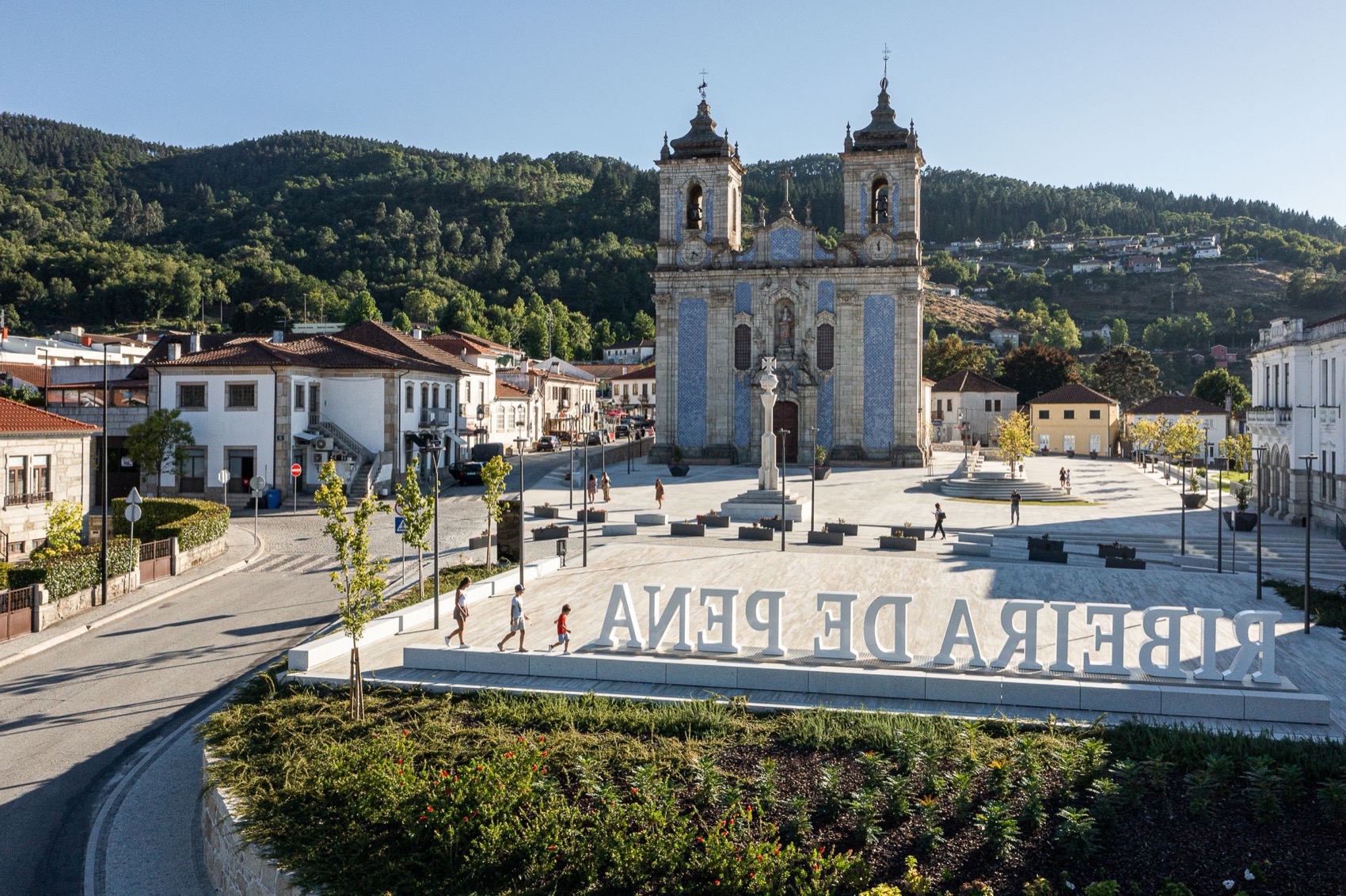 Requalificação da Praça do Município de Ribeira de Pena by AXR ...