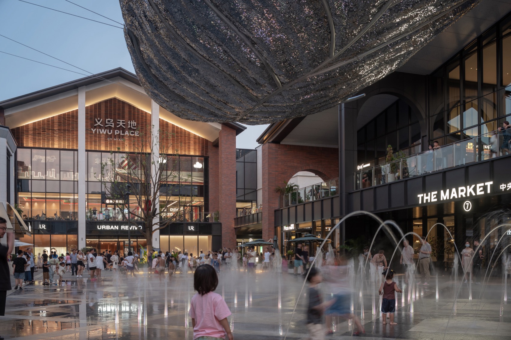 Yiwu Place Public Shopping Precint by FLO - 谷德设计网