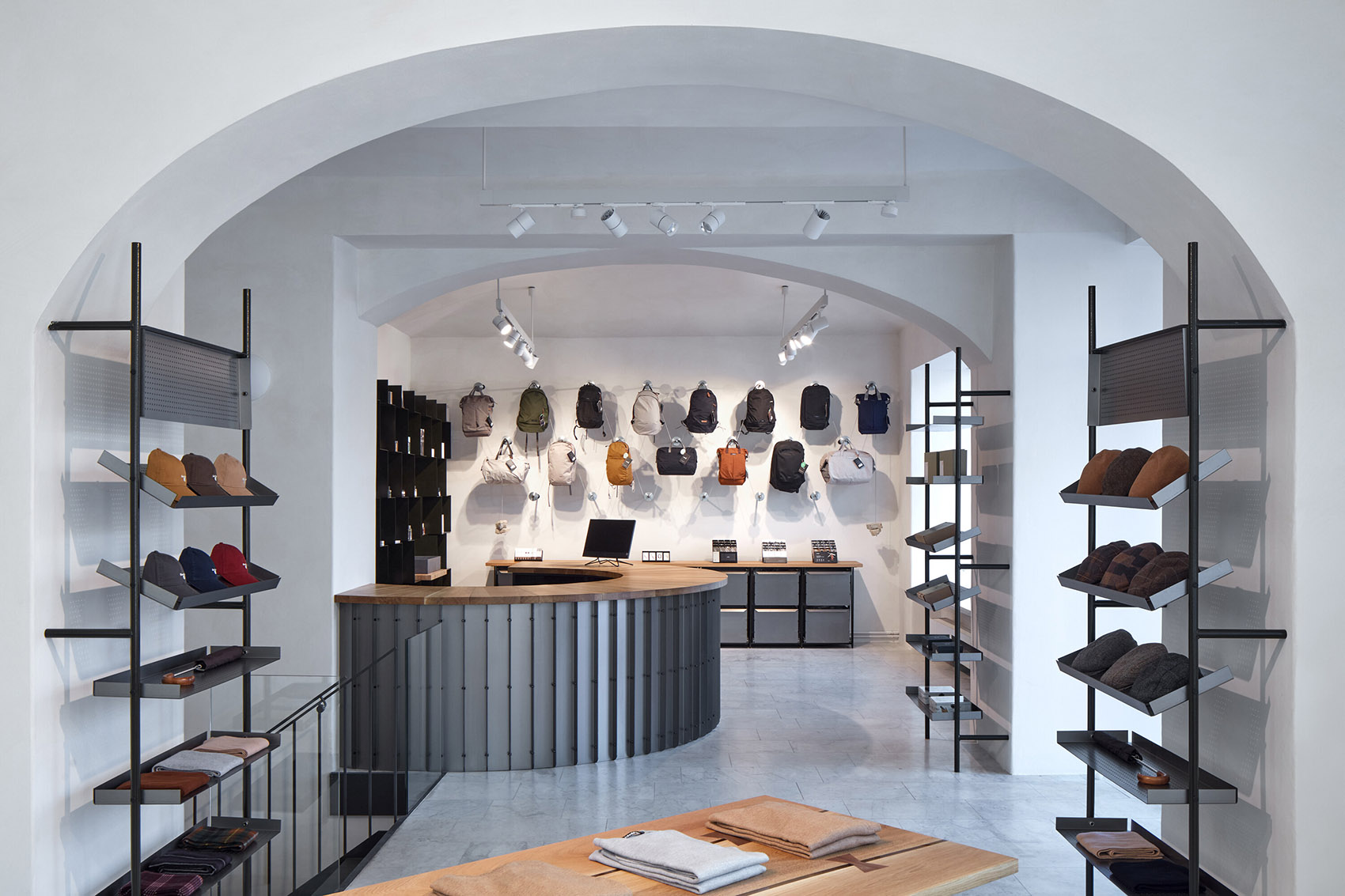 Gentleman Store by ORA + třiarchitekti - 谷德设计网