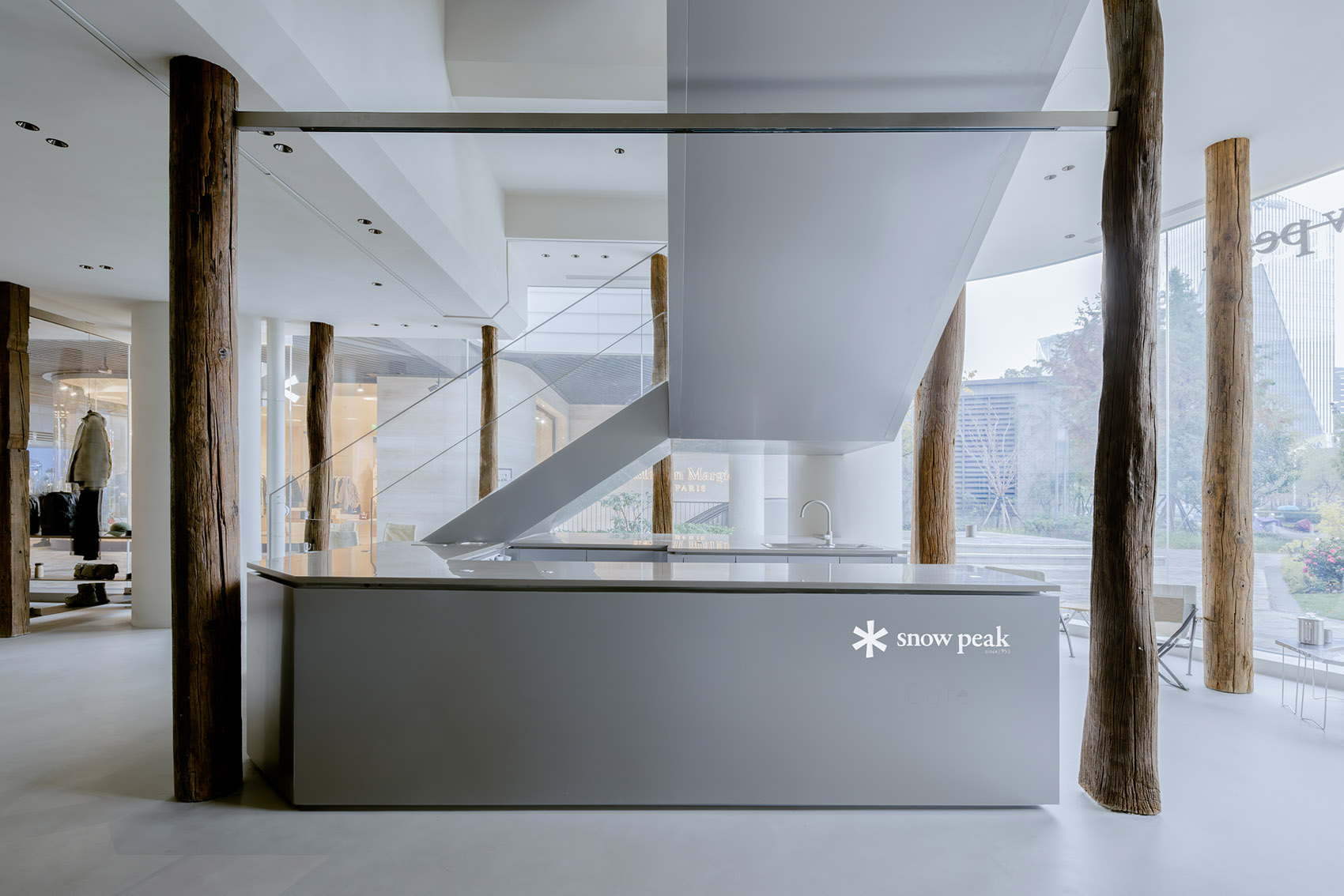 Snow Peak TaiKoo Li Qian Tan Store by kooo architects - 谷德设计网