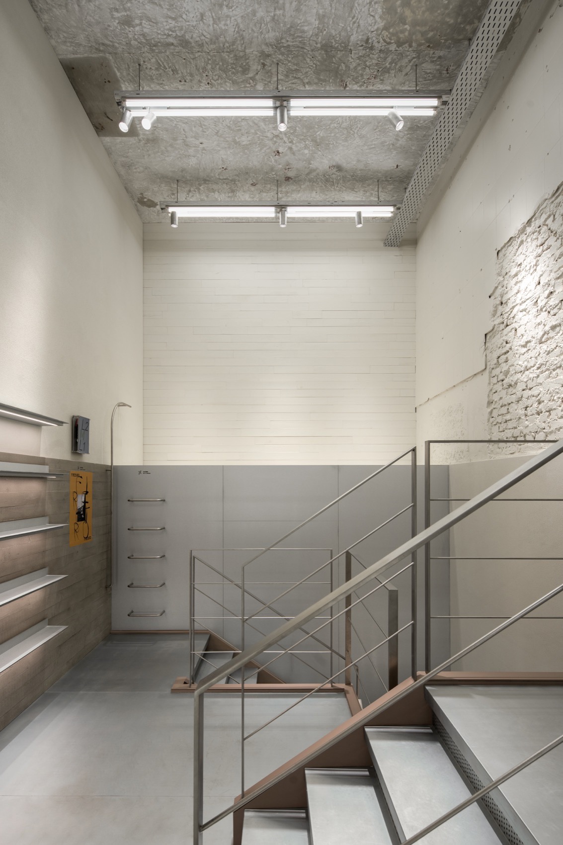 FireBird Men’s Fashion by StoreXIAN XIANG DESIGN - 谷德设计网