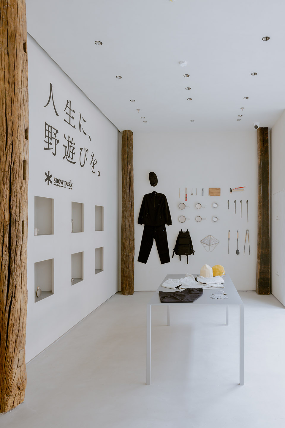 Snow Peak TaiKoo Li Qian Tan Store by kooo architects - 谷德设计网