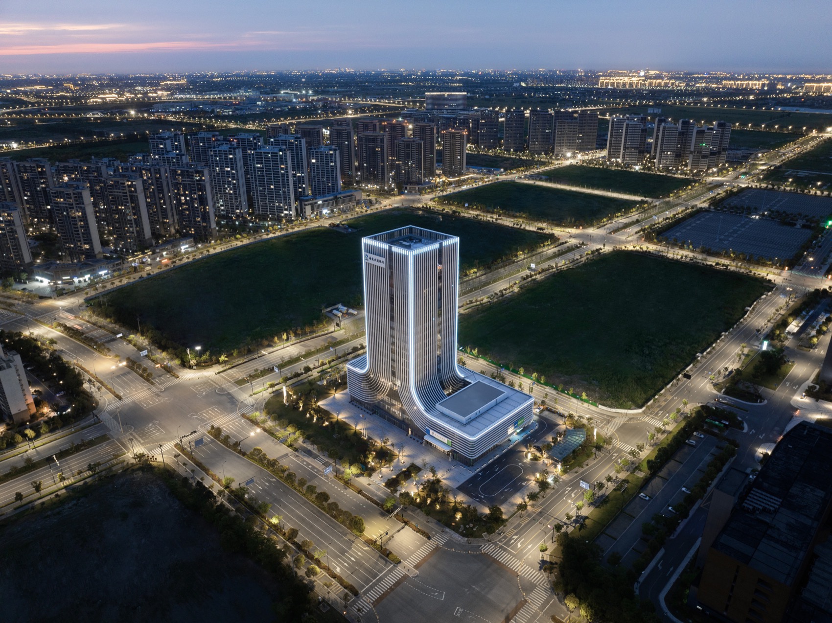 Haiyan Rural Commercial Bank Head Office Building by UAD - 谷德设计网