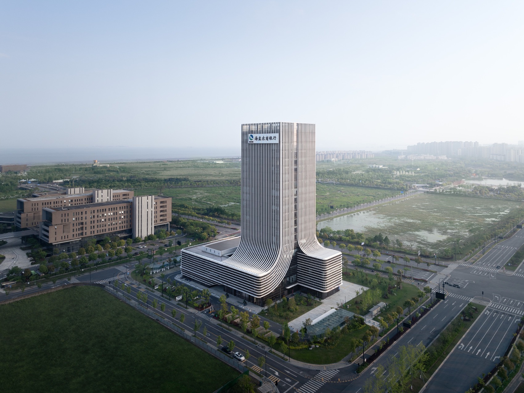 Haiyan Rural Commercial Bank Head Office Building by UAD - 谷德设计网