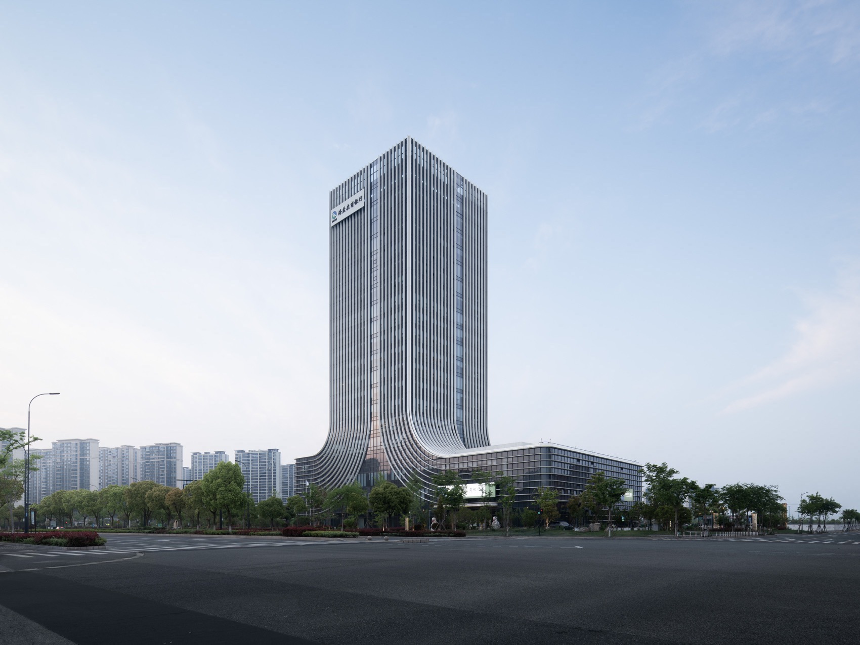 Haiyan Rural Commercial Bank Head Office Building by UAD - 谷德设计网