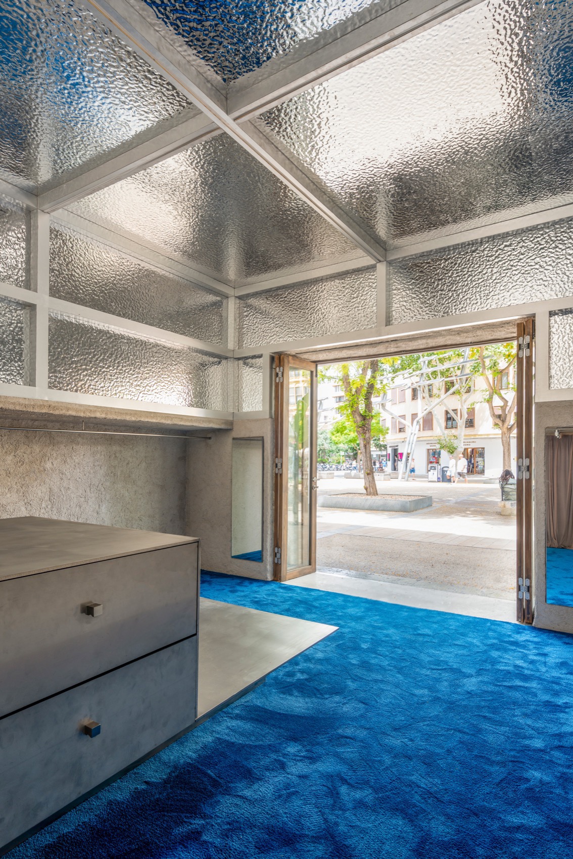 THE POLONIO FLAGSHIP STORE by Raúl Sánchez - 谷德设计网