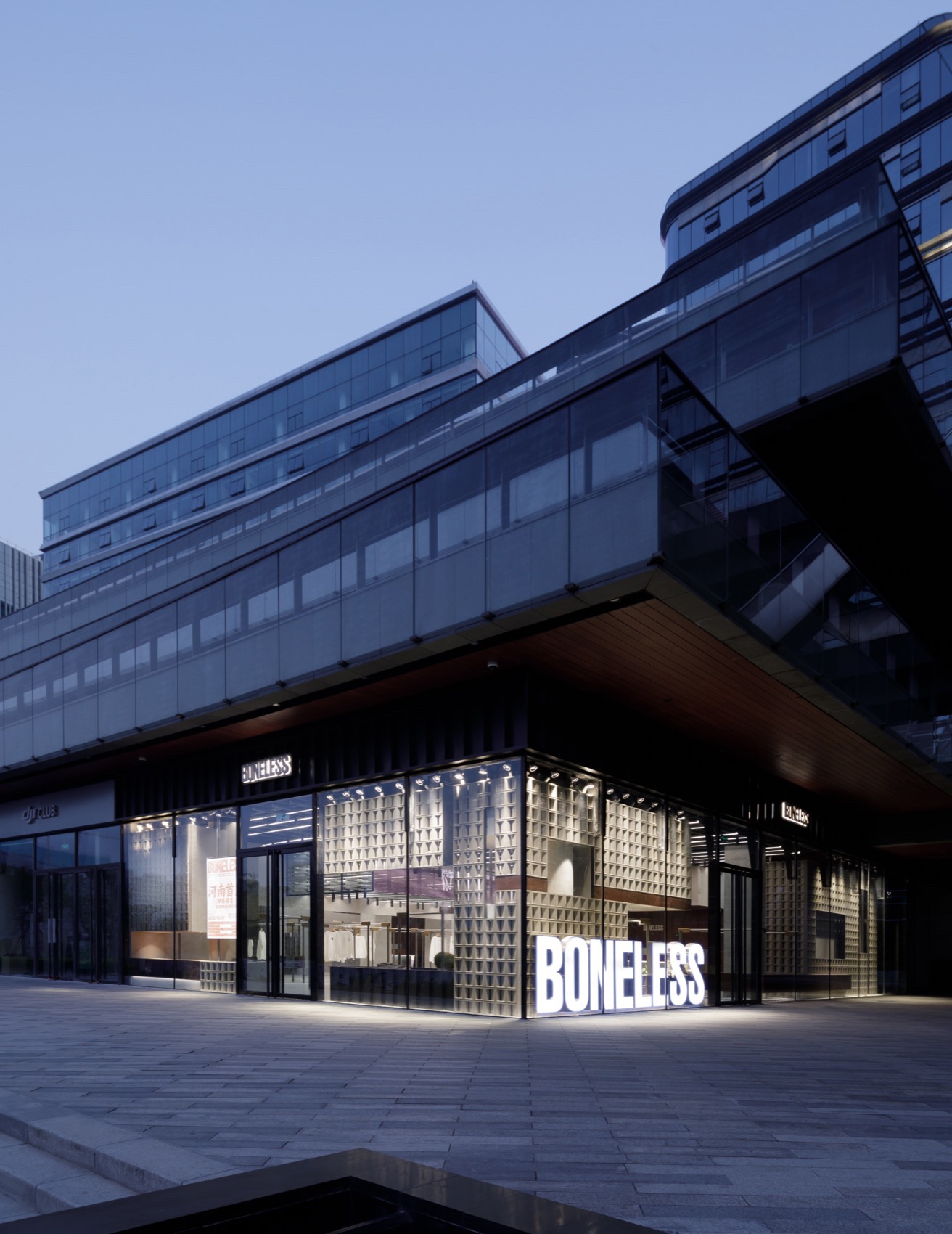 BONELESS 服装店郑州银泰分店 / 脚本建筑研究室 - 谷德设计网
