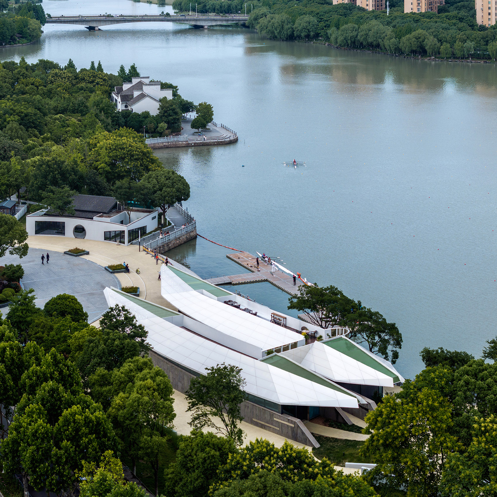 The Rowing club at the Beidong Lake of Pinghu City by CCTN Design - 谷德设计网