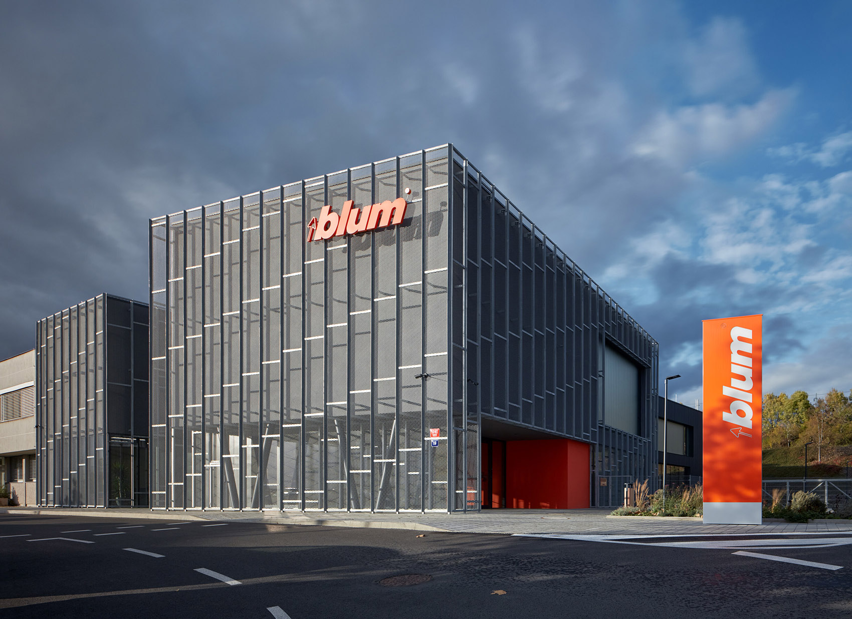 BLUM Headquarters by QARTA Architektura - 谷德设计网