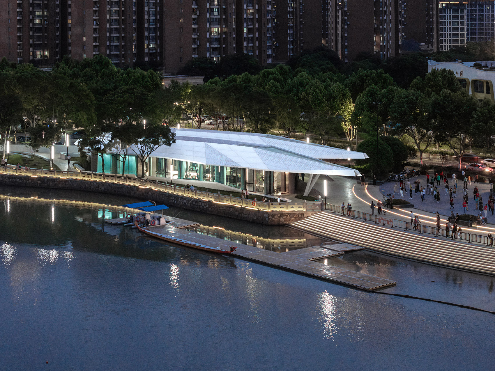 The Rowing club at the Beidong Lake of Pinghu City by CCTN Design - 谷德设计网