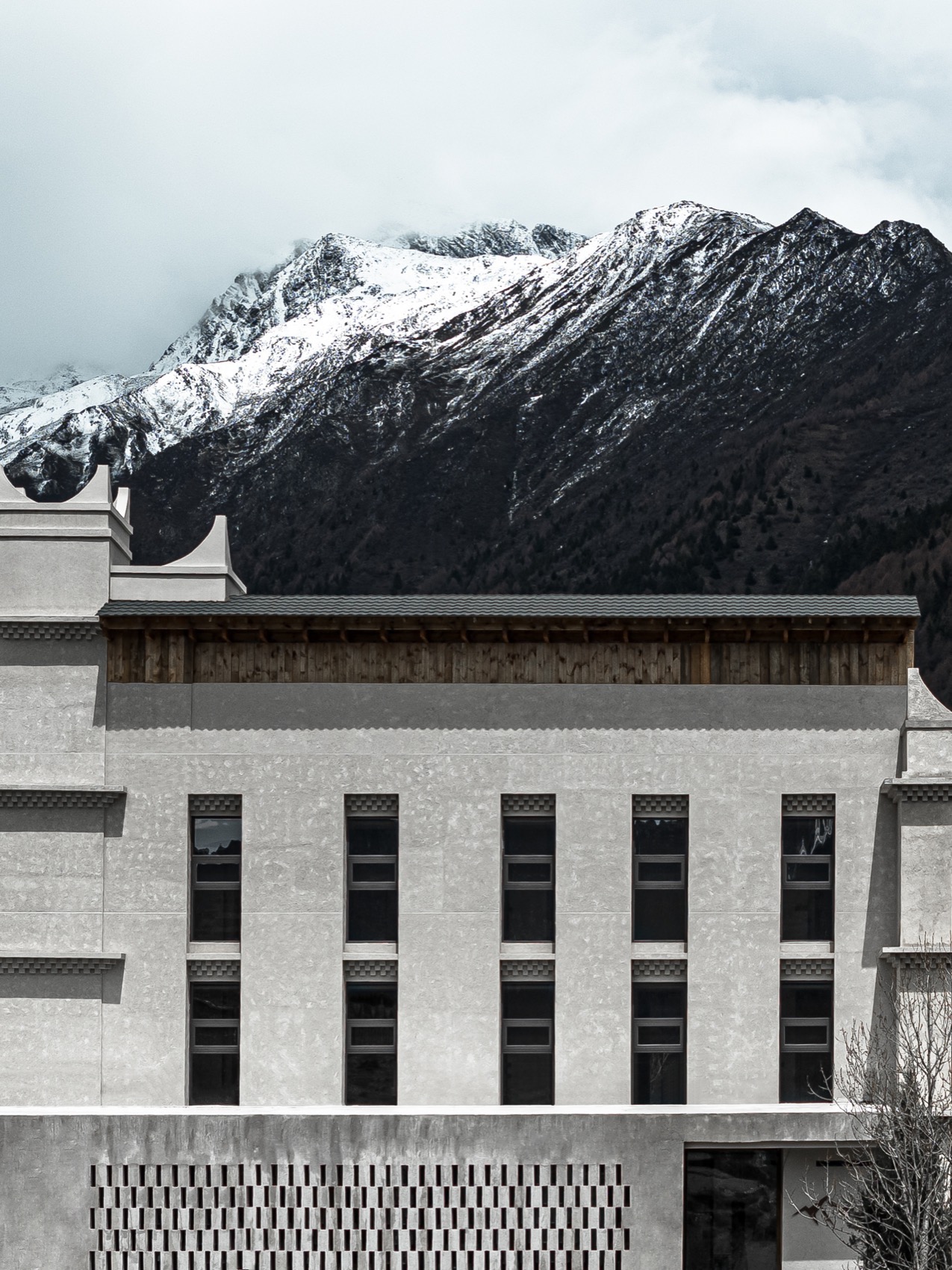 Xingshan Yueying Homestay by Chengdu Wan Qian Ji Environmental Art and ...