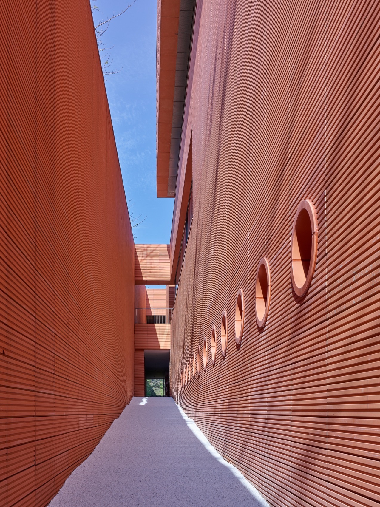 RSC (Resort Software Community) Building in Hainan by SUP Atelier of ...