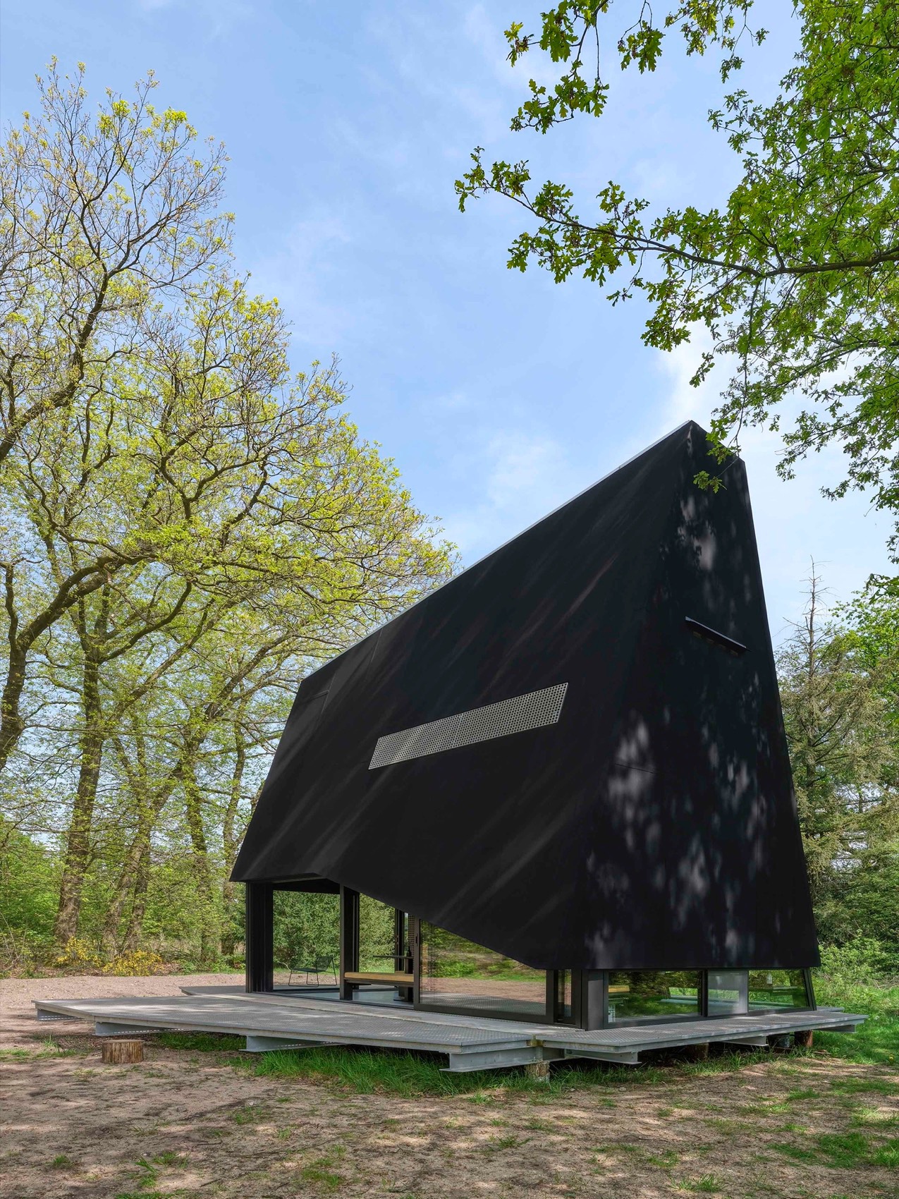 Retreat “Stay Under the Radar” by Sander van Schaik - 谷德设计网