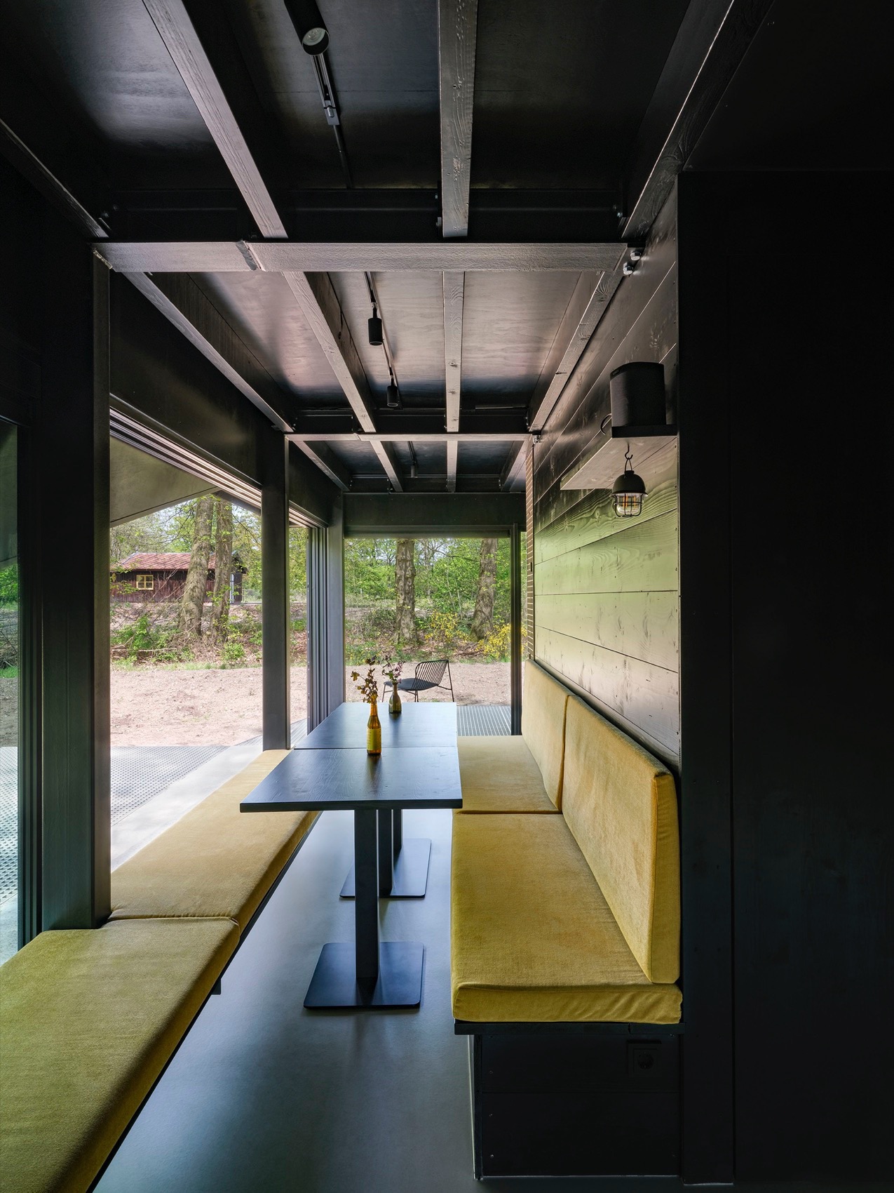 Retreat “Stay Under the Radar” by Sander van Schaik - 谷德设计网