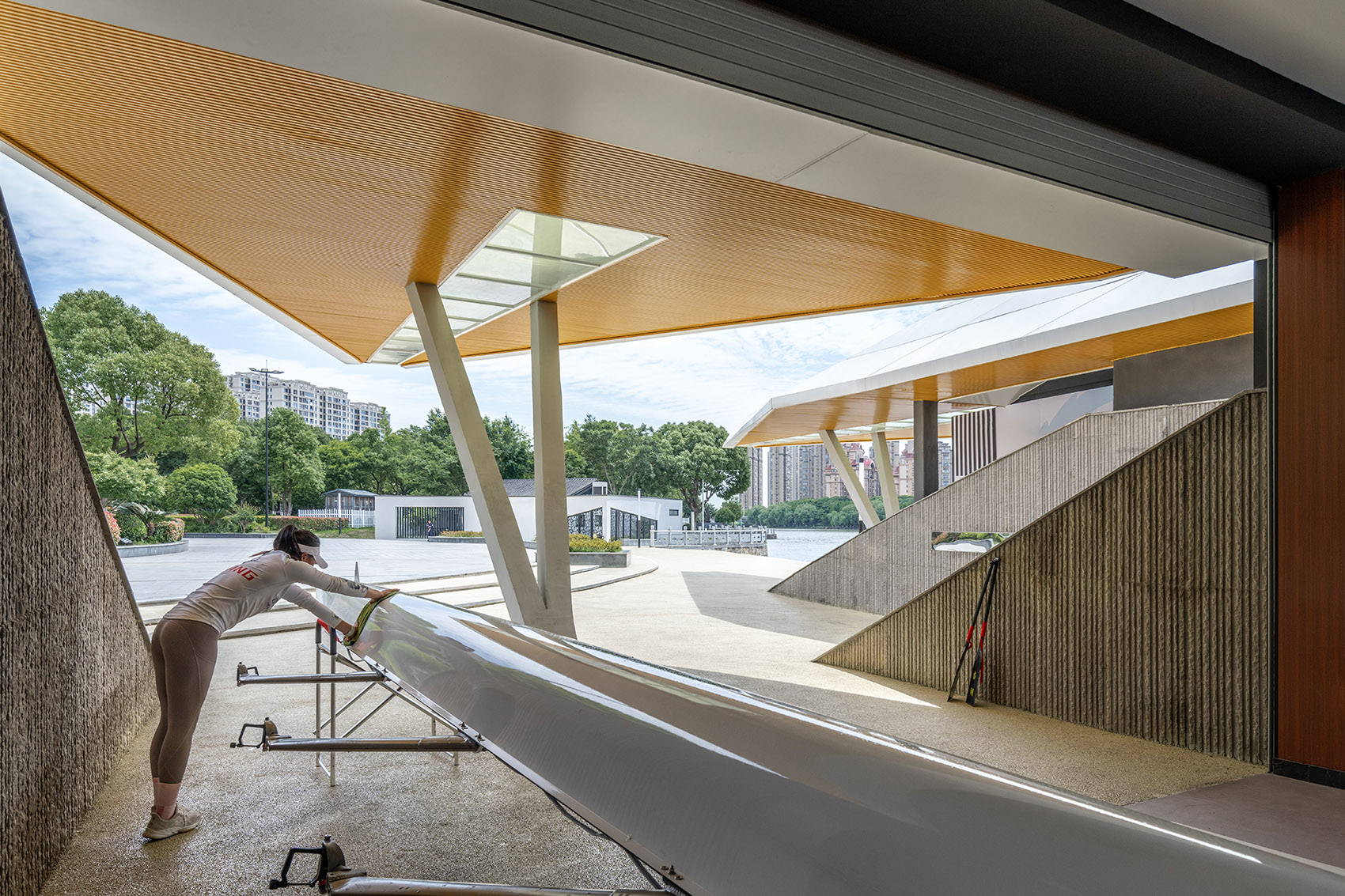 The Rowing club at the Beidong Lake of Pinghu City by CCTN Design - 谷德设计网