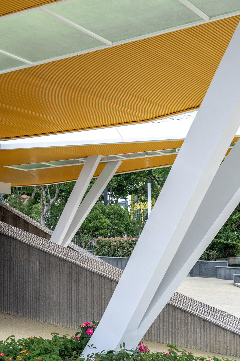 The Rowing club at the Beidong Lake of Pinghu City by CCTN Design - 谷德设计网