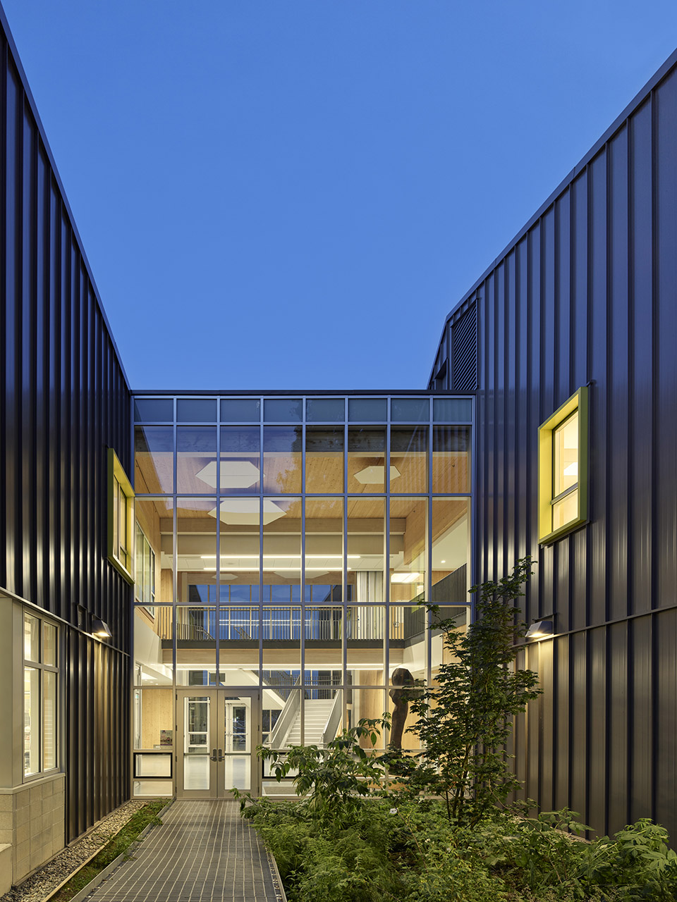wək̓ʷan̓əs tə syaqʷəm Elementary School by hcma architecture + design ...