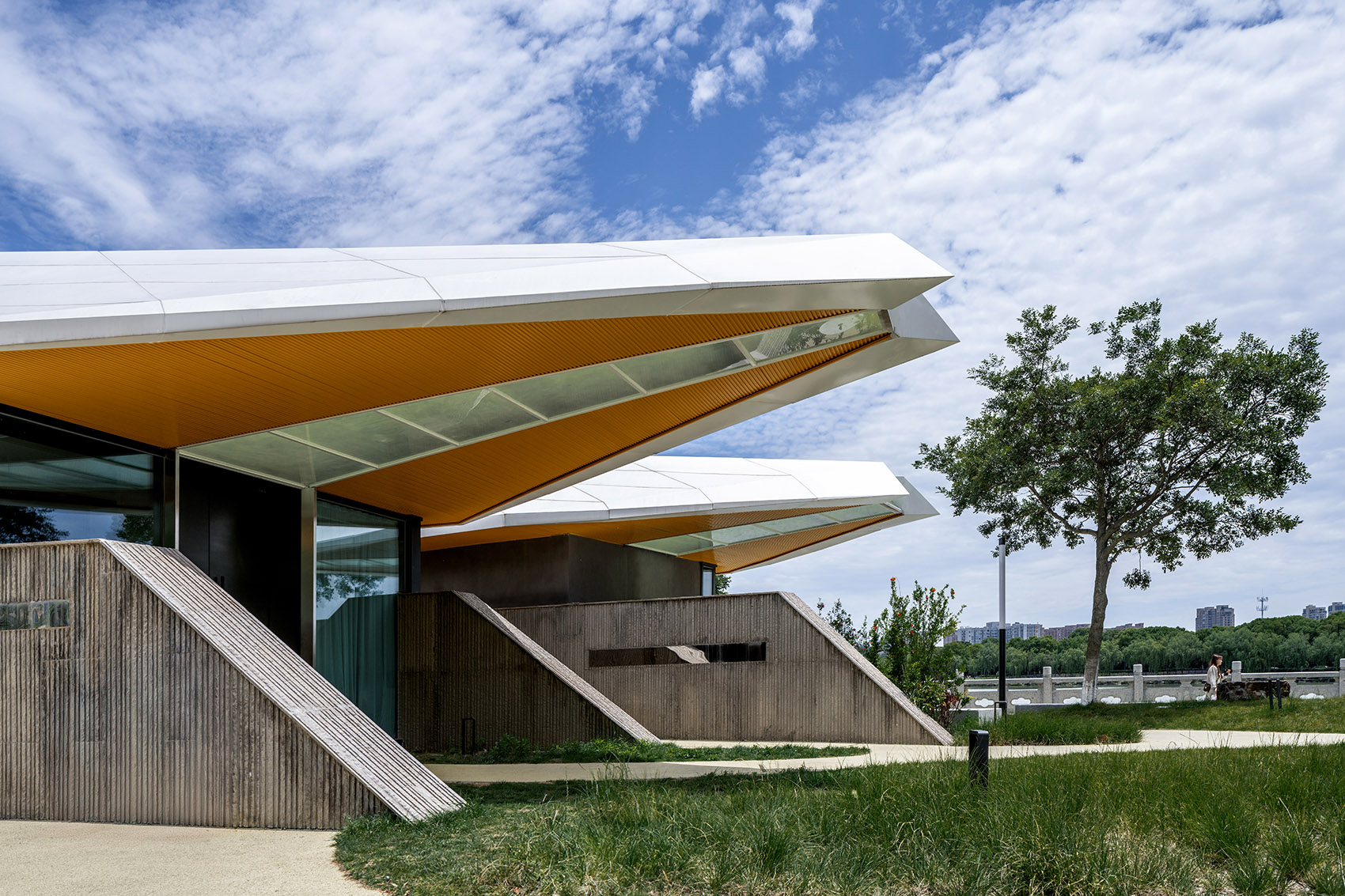 The Rowing club at the Beidong Lake of Pinghu City by CCTN Design - 谷德设计网