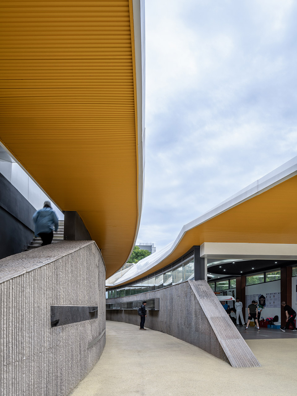 The Rowing club at the Beidong Lake of Pinghu City by CCTN Design - 谷德设计网