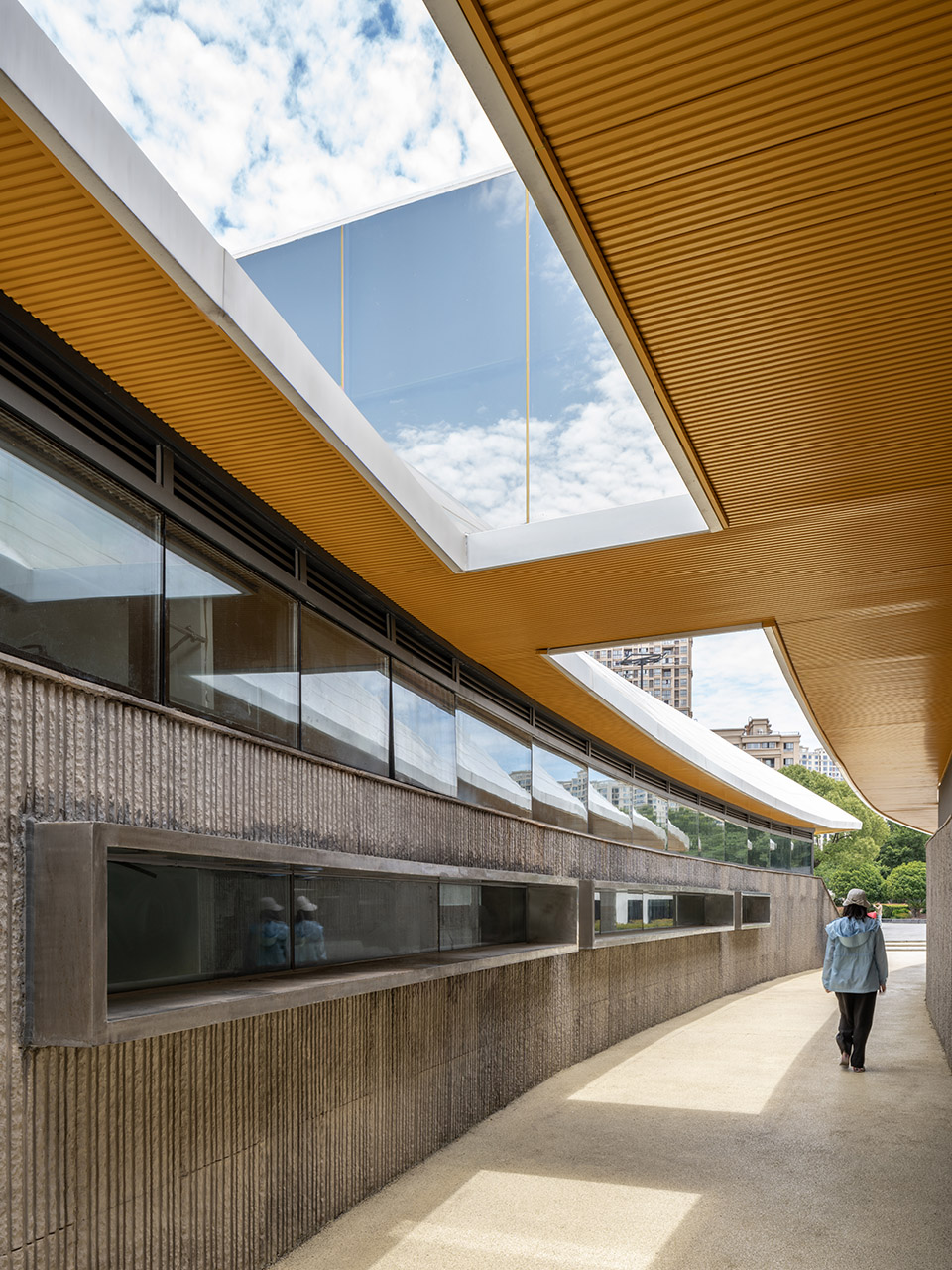 The Rowing club at the Beidong Lake of Pinghu City by CCTN Design - 谷德设计网