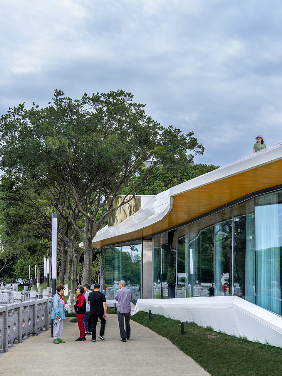 The Rowing club at the Beidong Lake of Pinghu City by CCTN Design - 谷德设计网