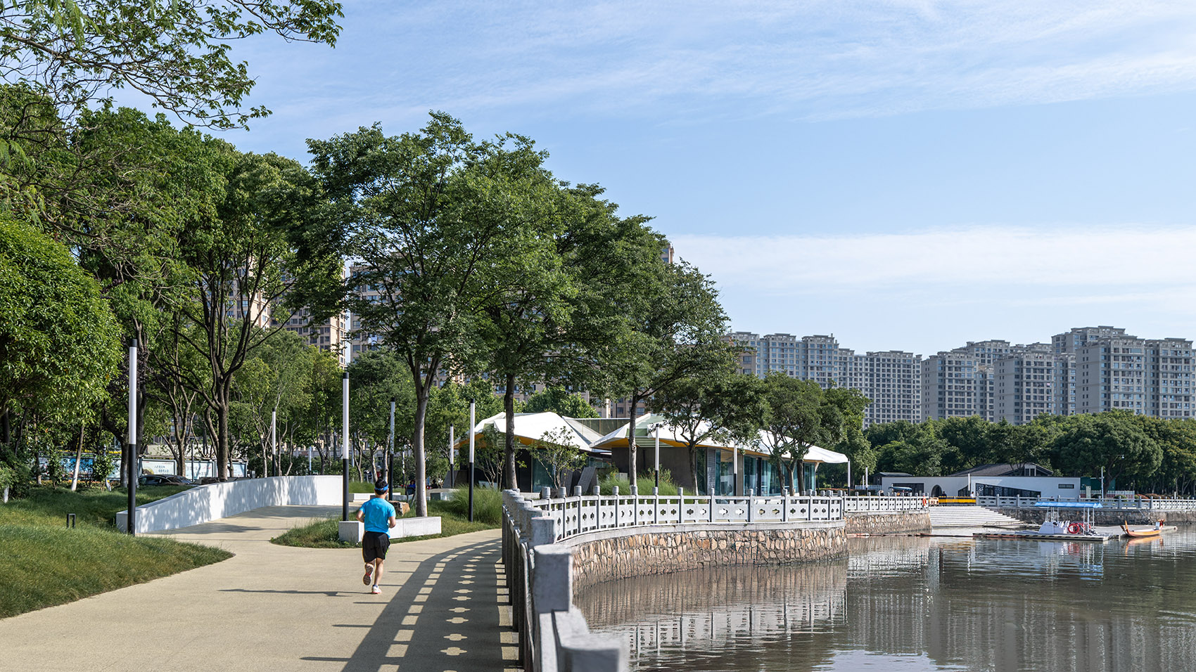 The Rowing club at the Beidong Lake of Pinghu City by CCTN Design - 谷德设计网