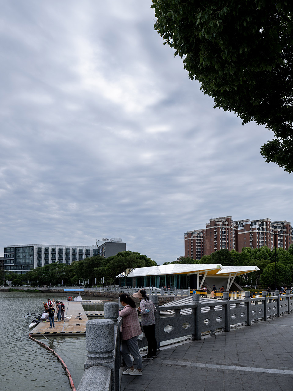 The Rowing club at the Beidong Lake of Pinghu City by CCTN Design - 谷德设计网