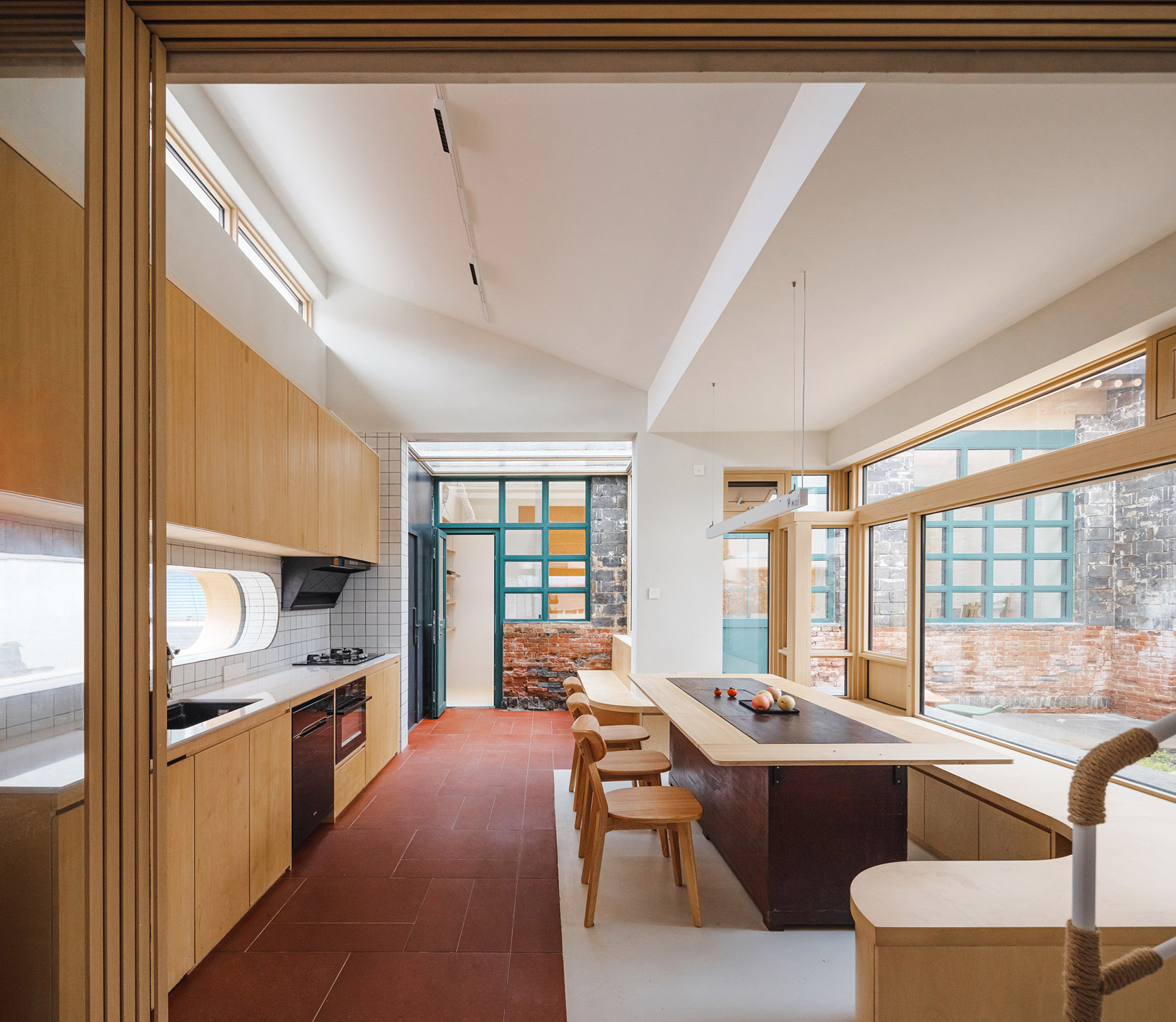 Warm studio home by Shanghai Jiao Tong University Oumoumou studio - 谷德设计网