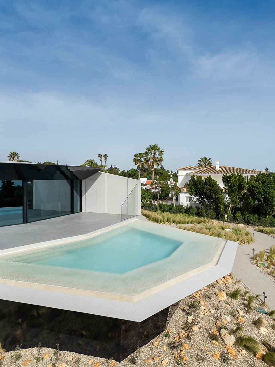 Sky Base One by Bespoke Architects - 谷德设计网